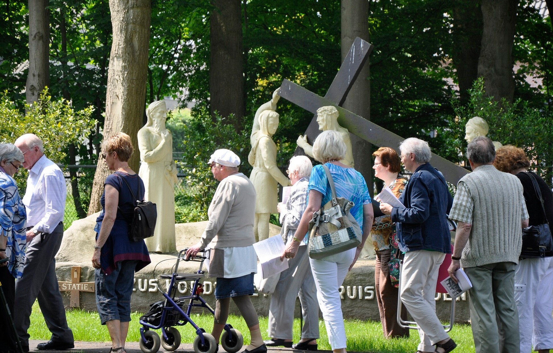 Kruisweg in de openlucht bij Peerke Donders | Erfgoed Tilburg